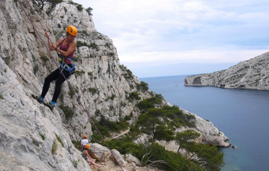 Rock climbing with a guide in the calanques of Marseille