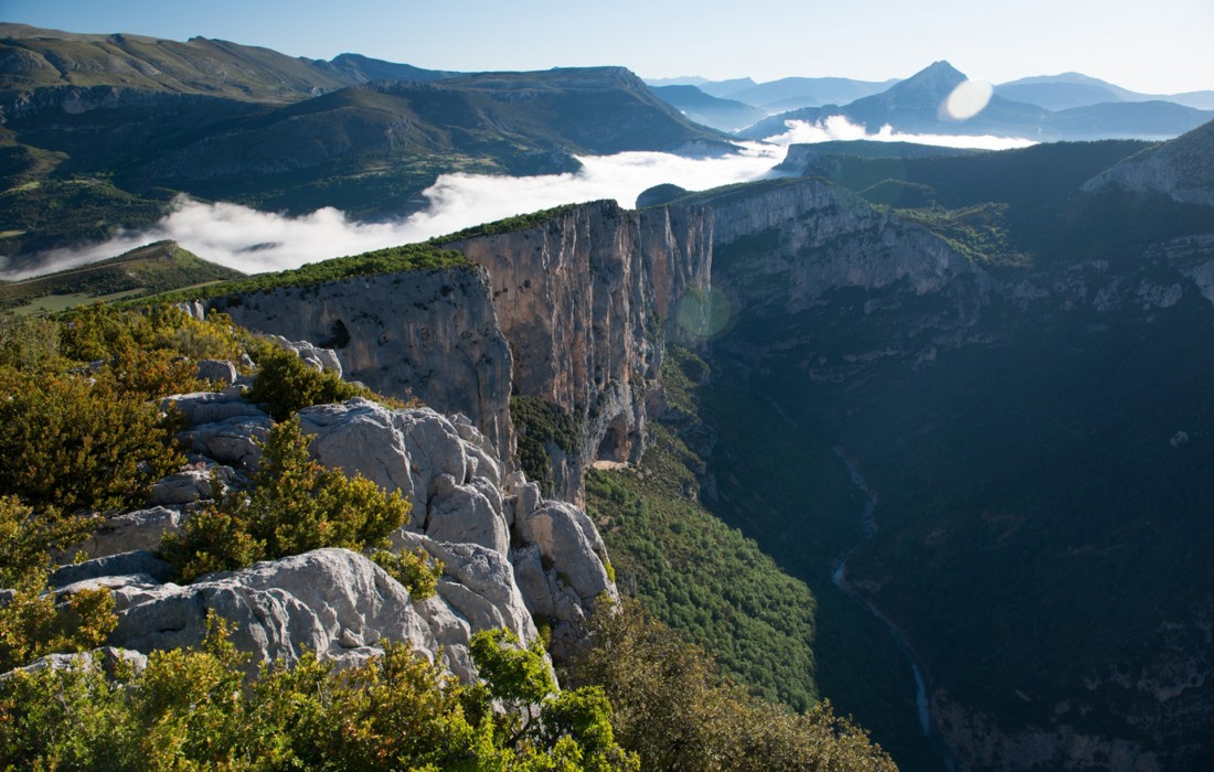 Séance d'escalade en grande voie dans les Gorges du Verdon à la journée.