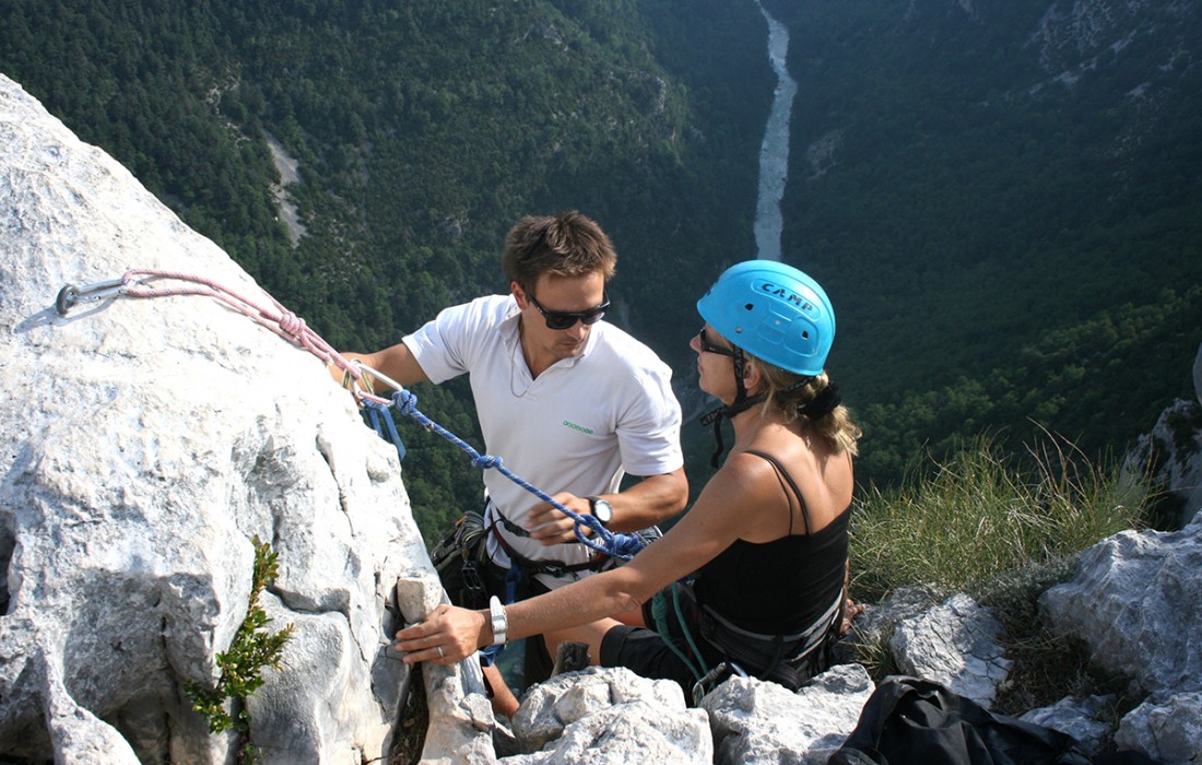 Séance d'escalade en grande voie dans les Gorges du Verdon à la journée.