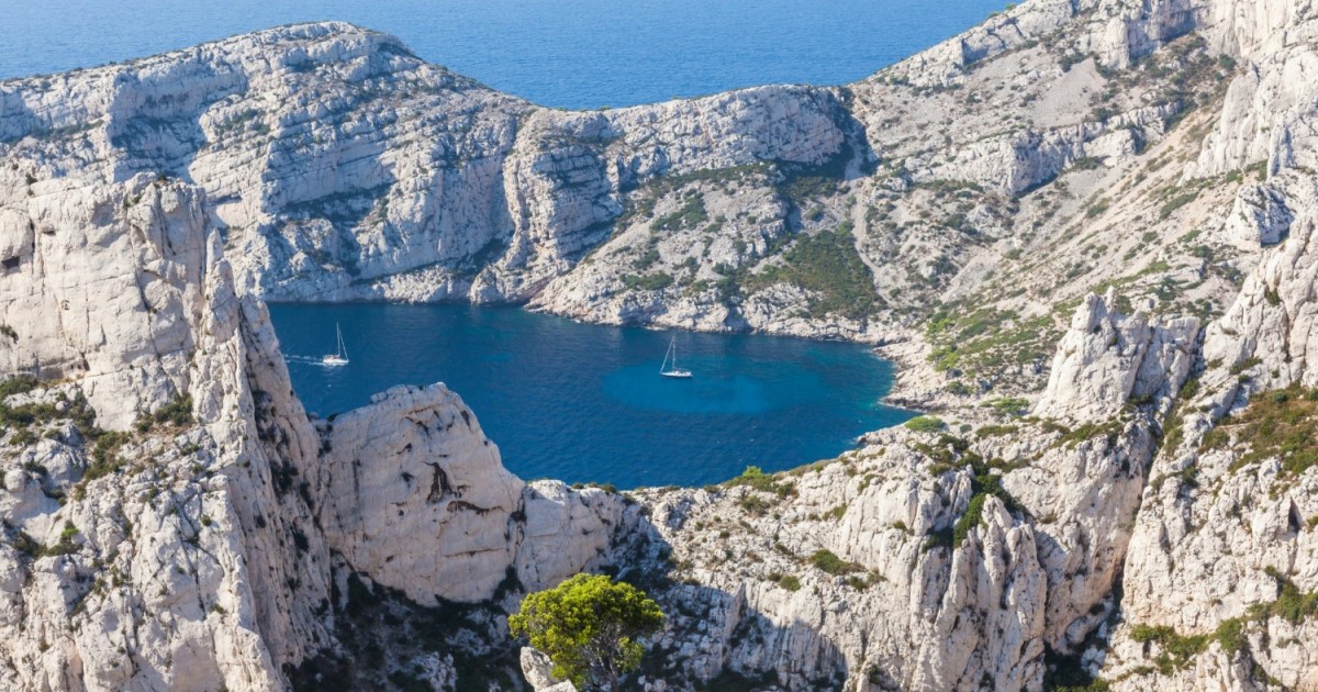 Comment accéder aux calanques cet été